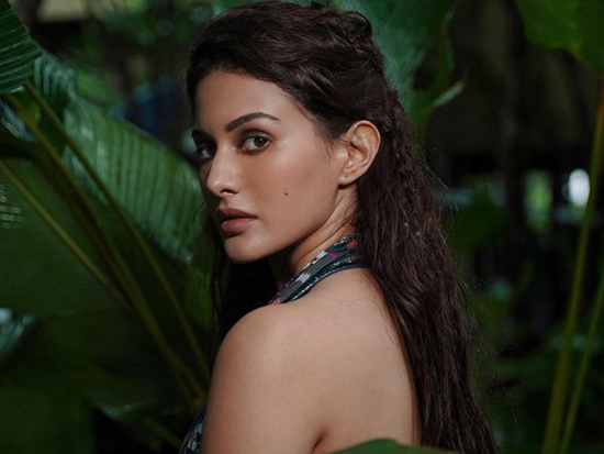Amyra Dastur Looking Staggering In New Look