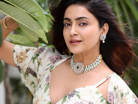 Avantika Mishra Flaunts Her Dazzling Beauty