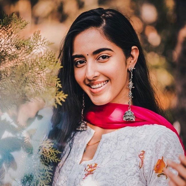 Gorgeous Looks Of Simrat Kaur