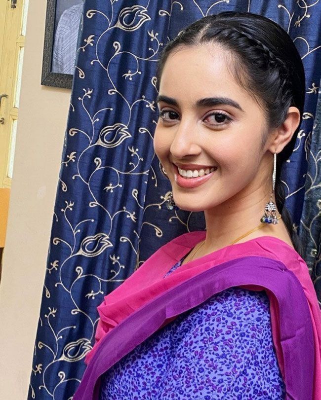 Gorgeous Looks Of Simrat Kaur