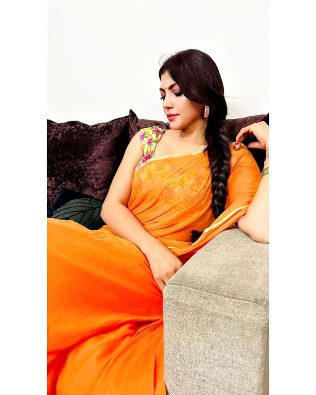 Lahari Shari Beautiful Pics In Orange Saree