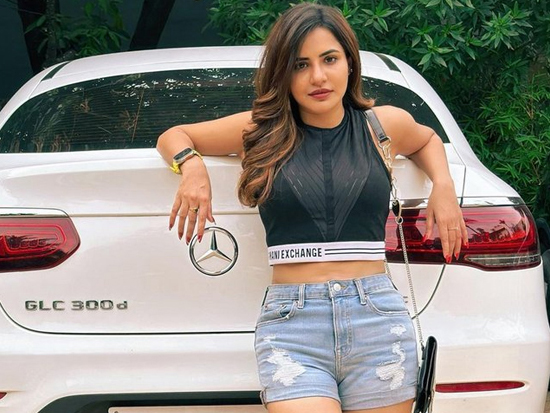 Stylish Looks Of Ashu Reddy
