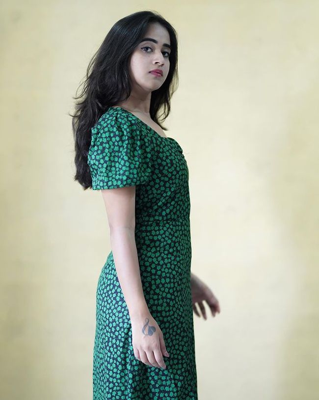 Deepthi Sunaina Looks Beautiful In Saree