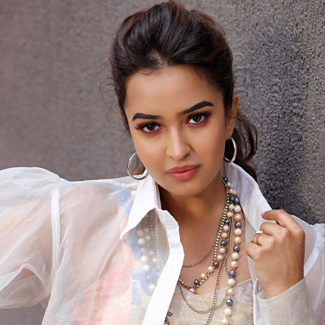 Ethereal Looks Of Pujitha Ponnada In Saree