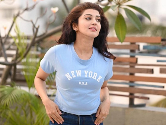 Pranitha Trendy Clicks In Jeans