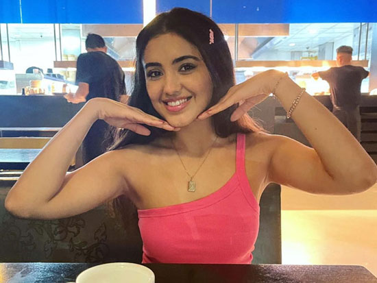 Pretty Looks Of Malvika Sharma