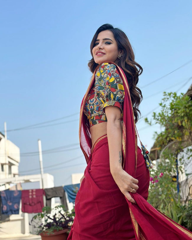 Delightful Poses Of Ashu Reddy In Red Saree