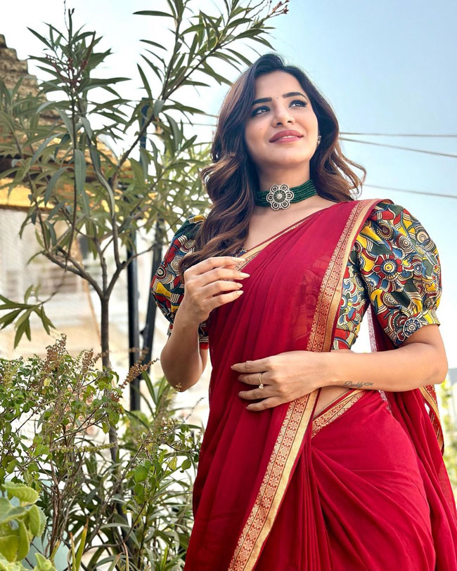 Delightful Poses Of Ashu Reddy In Red Saree