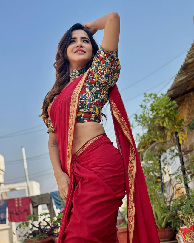 Delightful Poses Of Ashu Reddy In Red Saree