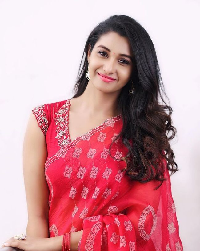 Gorgeous Looks Of Priya Bhavani Shankar