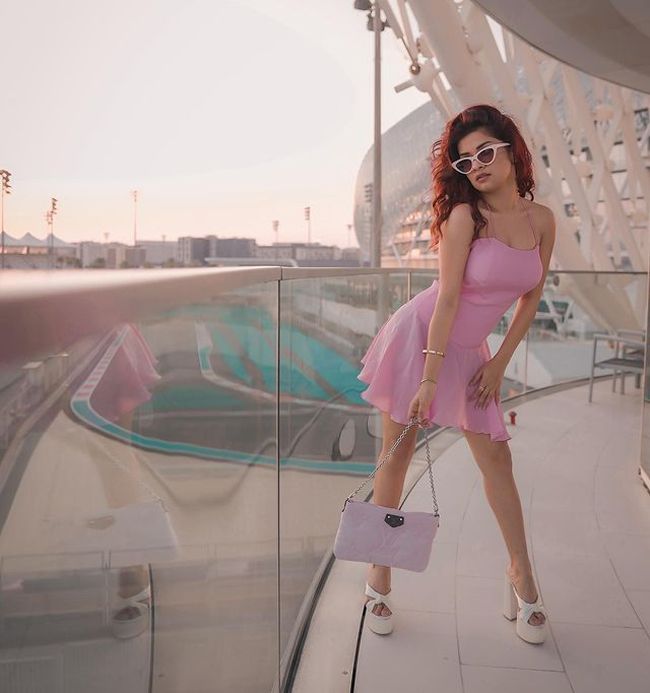 Staggering Poses Of Avneet Kaur