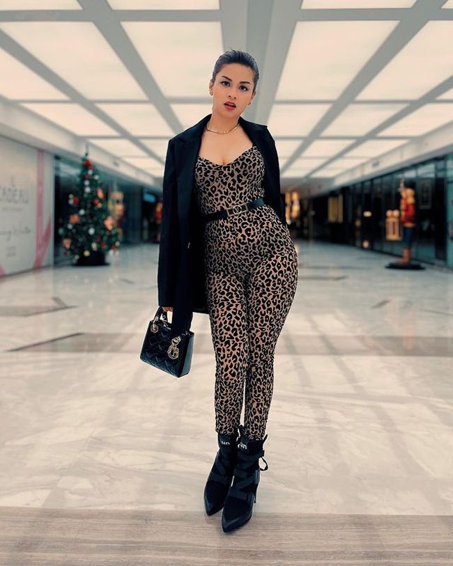 Staggering Poses Of Avneet Kaur