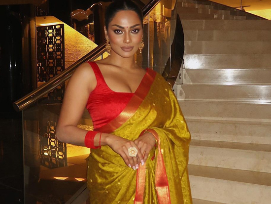 Stunning Looks Of Chandrika Ravi In Saree