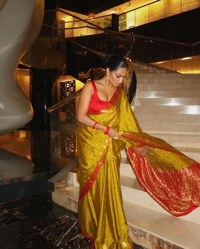 Stunning Looks Of Chandrika Ravi In Saree