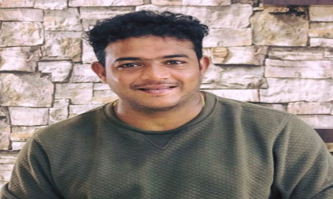 సినిమా వచ్చి ఏడాది అయ్యింది.. డైరెక్టర్ ఎక్కడ..?