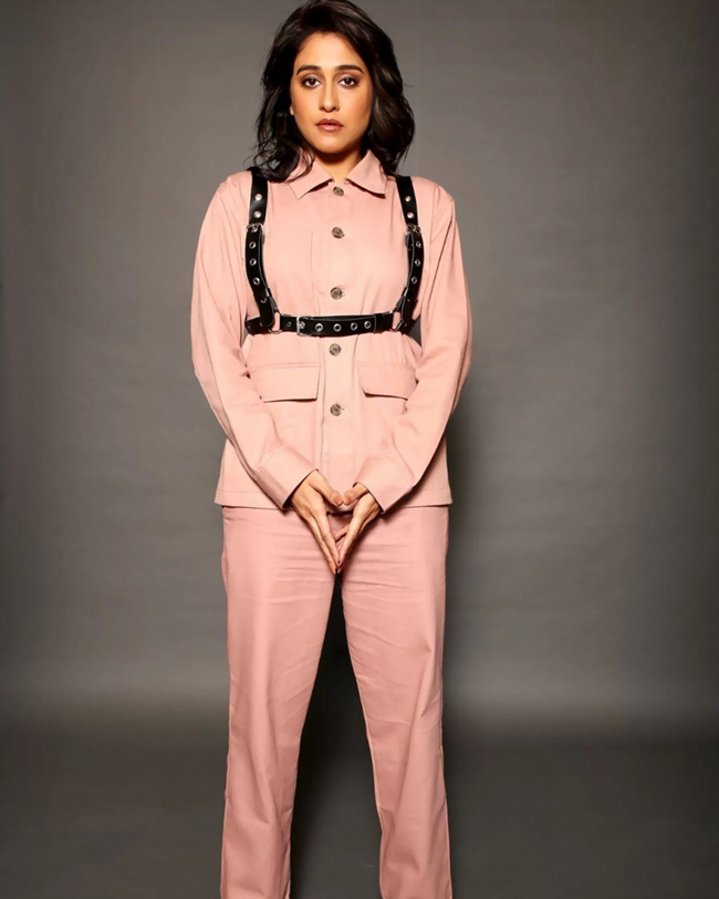 Ravishing Looks Of Regina Cassandra In Black