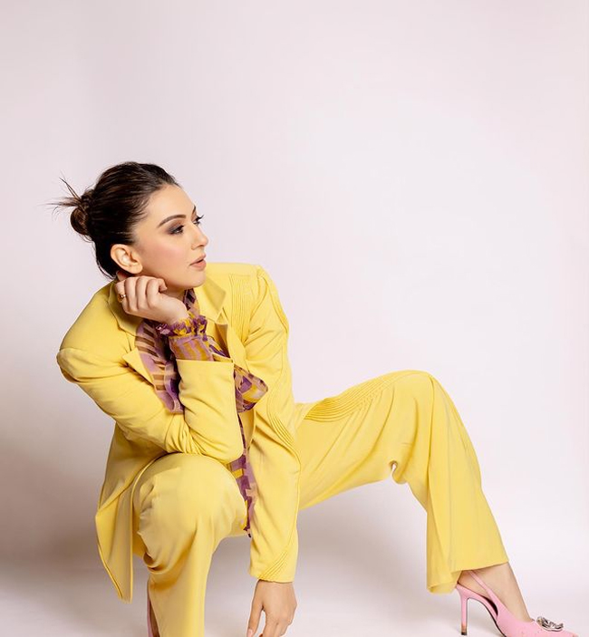 Staggering Poses Of Hansika Motwani