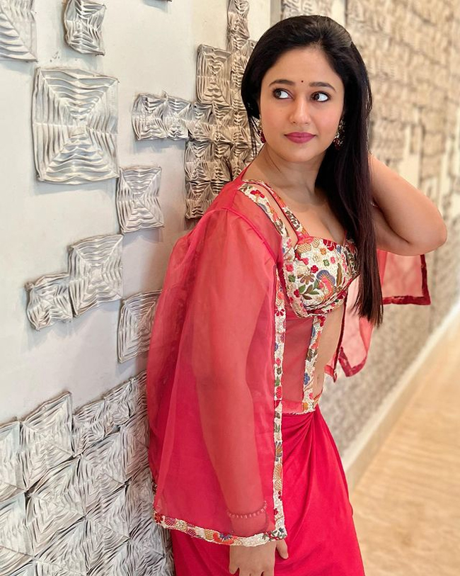 Stunning Poses Of Ponam Bajwa