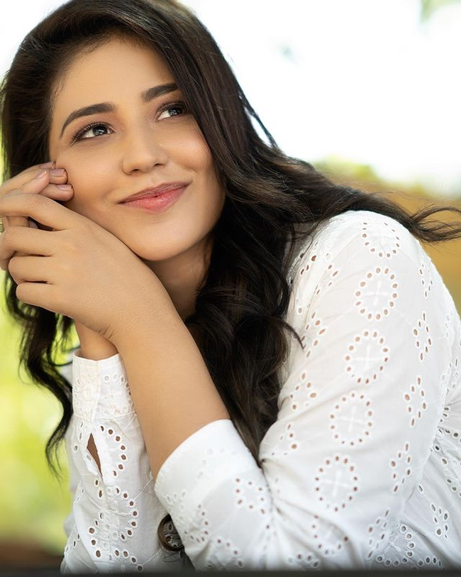 Titillating Mirror Selfie Of Priyanka Jawalkar In Green