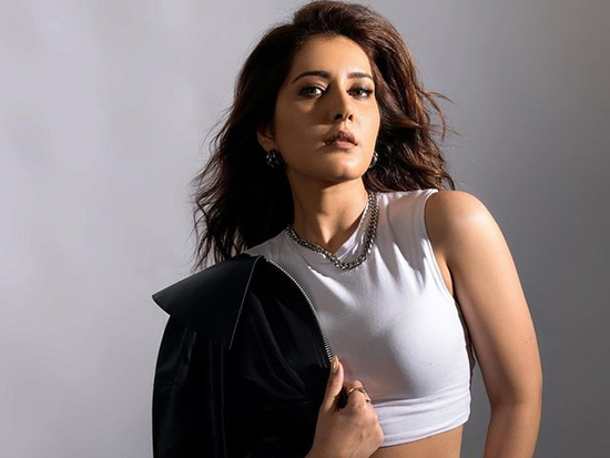 Ultra Glamorous Looks Of Raashi Khanna