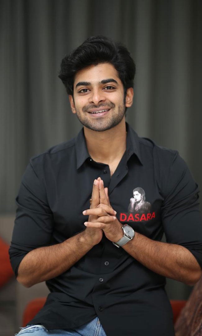 'దసరా' రోలర్ కోస్టర్ రైడ్ లాంటి అద్భుతమైన ఎంటర్ టైనర్: దీక్షిత్ శెట్టి