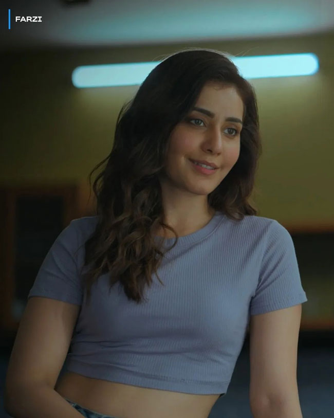 Alluring Poses Of Raashi Khanna