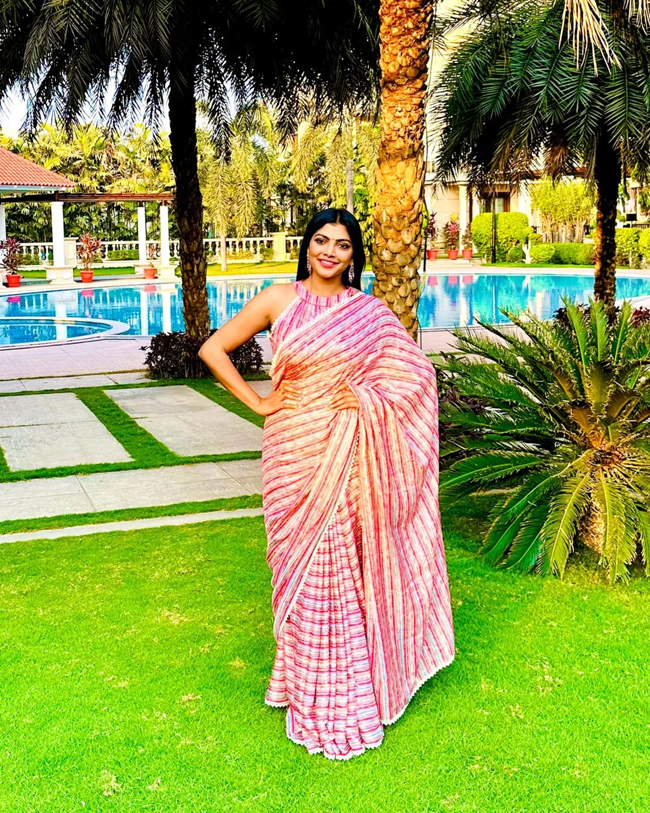 Astounding Poses Of Lahari Shari In Black