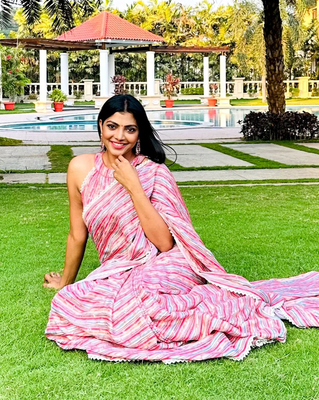 Astounding Poses Of Lahari Shari In Black