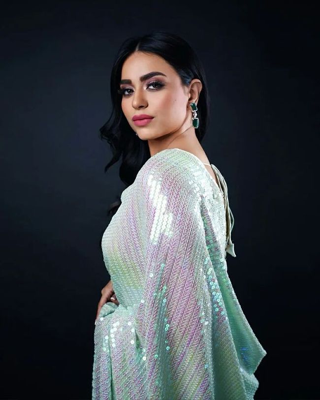 Delightful Poses Of Soundarya Sharma