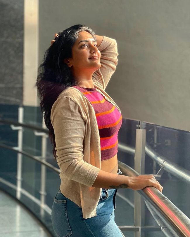 Enticing Looks Of Eesha Rebba