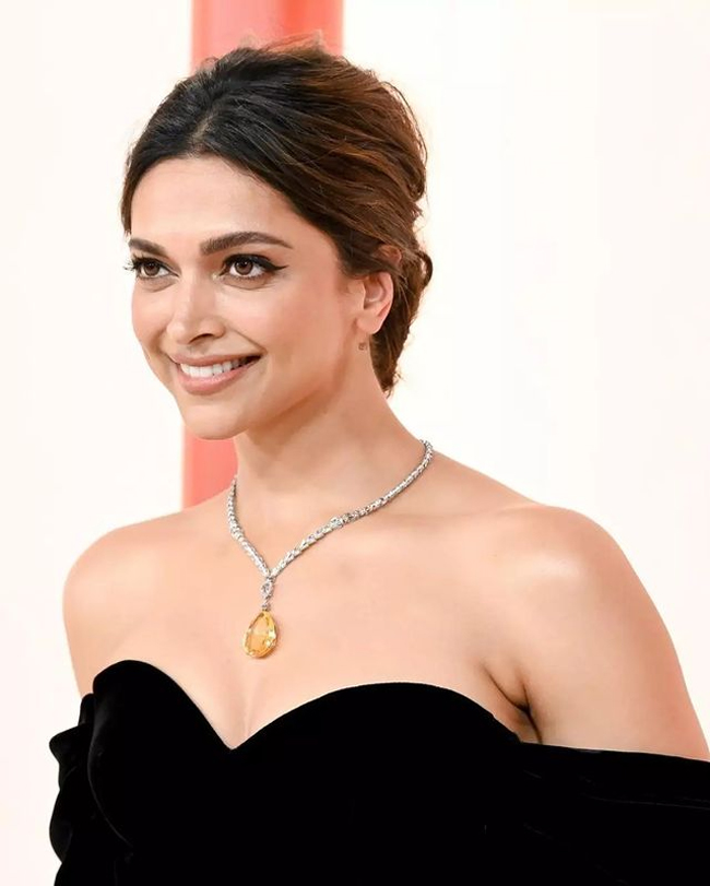 Ethereal Looks Of Deepika Padukone At The Oscars