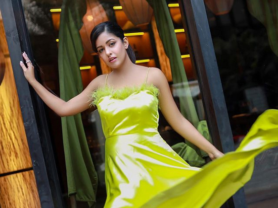 Staggering Poses Of Ishita Dutta In Green