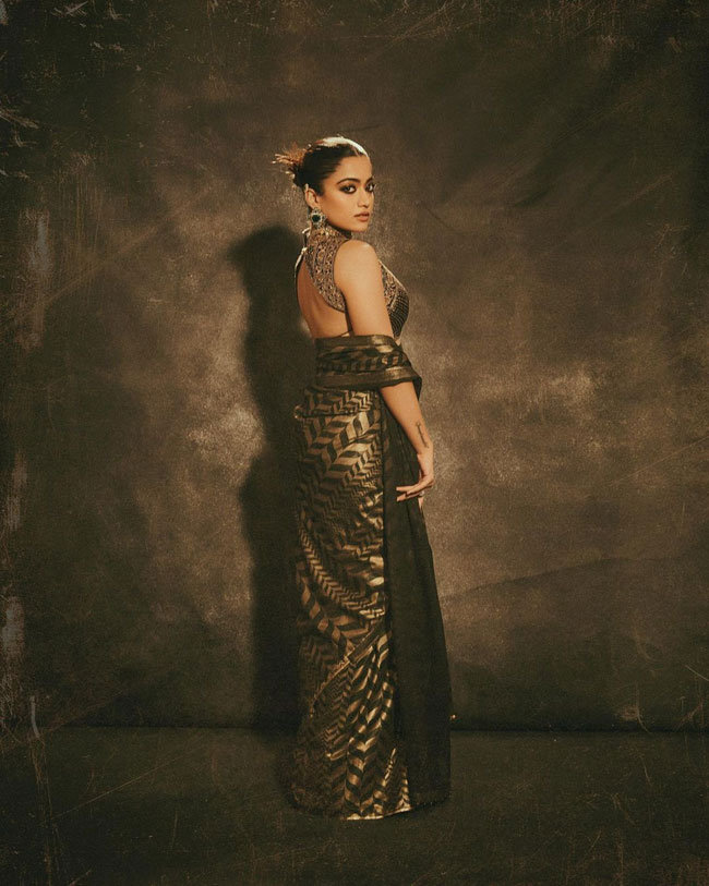 Stunning Poses Of Rashmika Mandanna