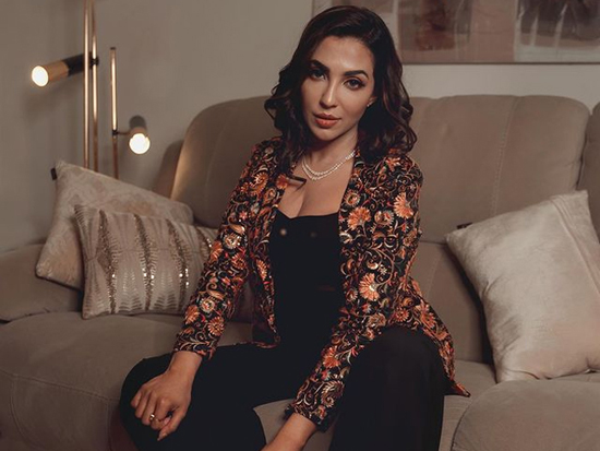 Titillating Poses Of Parvati Nair