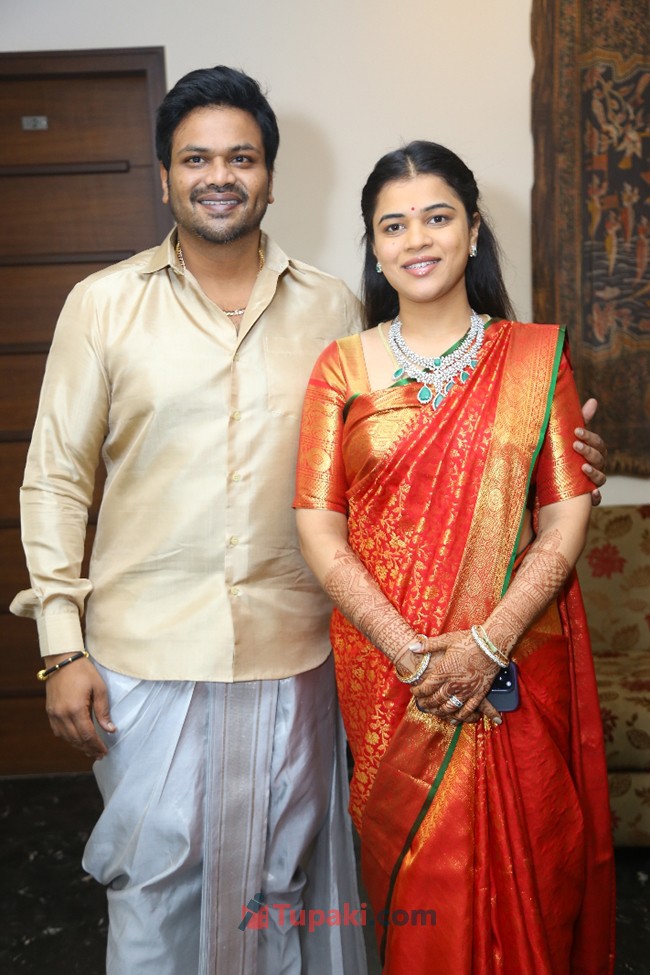 Manchu Manoj And Bhuma Mounika Visted Thriumala N Took The Divine ...