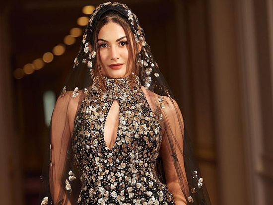 Alluring Poses Of Amyra Dastur