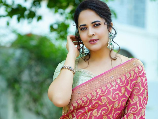 Gorgeous Looks Of Anasuya In Traditional Saree