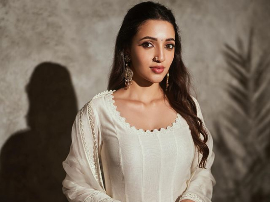 Simple n Beautiful Pics Of Gorgeous Neha Shetty