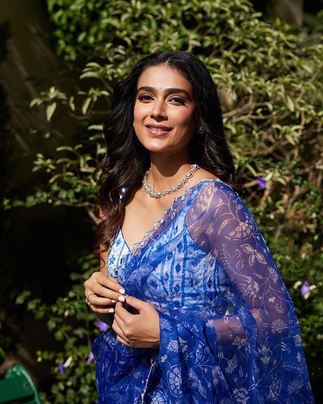 Delightful Looks Of Akanksha Singh In Traditional Outfit