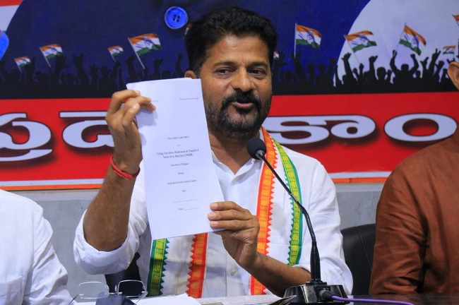 మోడీ, కేసీయార్ పై సంచలన ఆరోపణలు