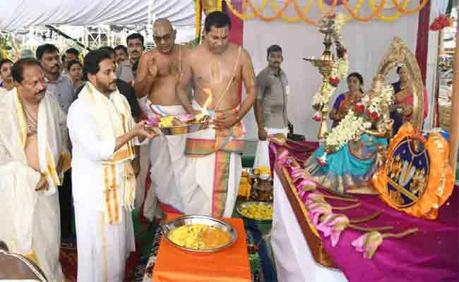 జగన్ జాతకం రాజశ్యామల యాగం చెబుతుందా...?