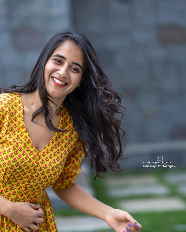Attractive Looks Of Deepthi Sunaina In Green