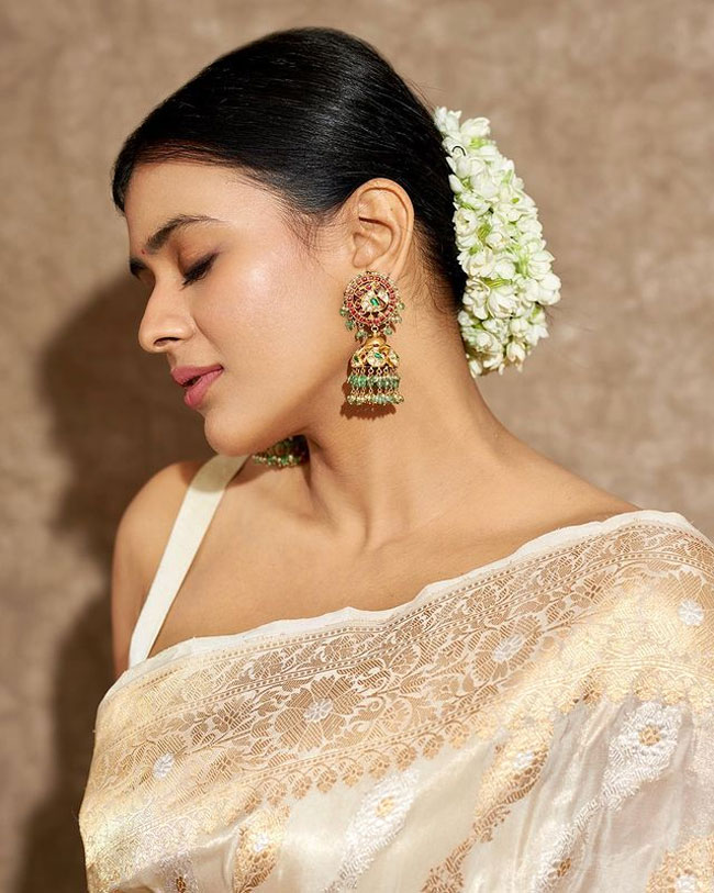 Pretty Looks Of Hebah Patel In Chudidhar
