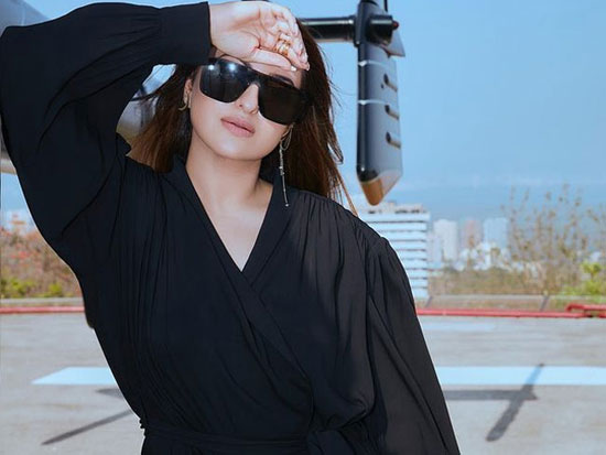 Staggering Poses Of Sonakshi Sinha In Black