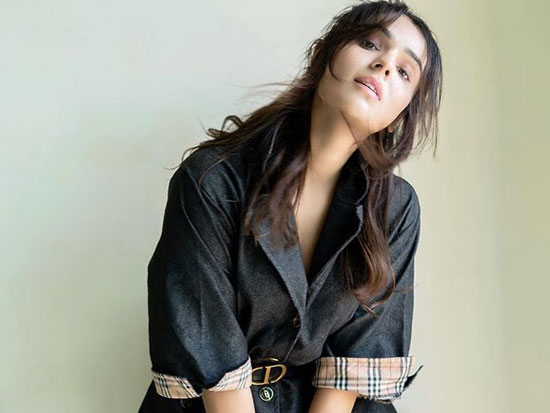 Stellar Looks Of Siddhika Sharma