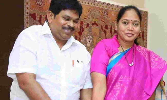 గమనించారా? మాజీ మంత్రి భర్తకు కీలక పదవి ఇచ్చిన జగన్