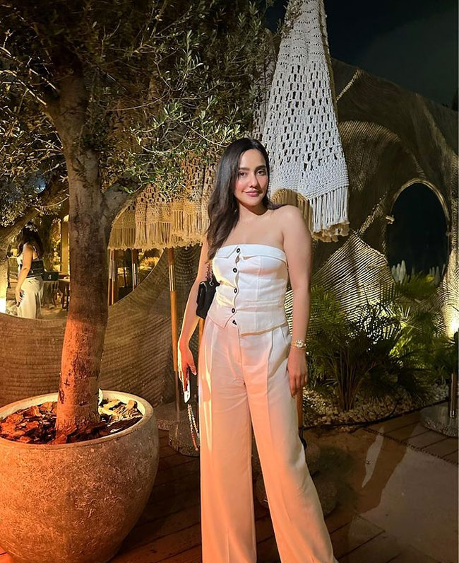 Alluring Poses Of Neha Sharma From Goa Beach