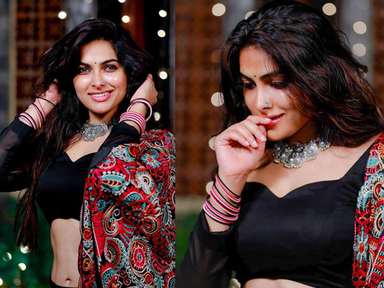 Flawless Looks Of Divi Vadthya