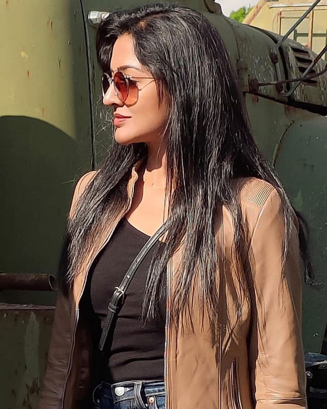 Magical Pics Of Vimala Raman In Black