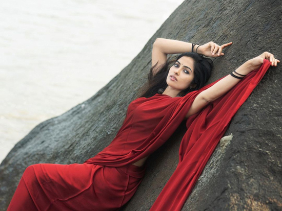 Ravishing Looks Of Divi In Red Saree